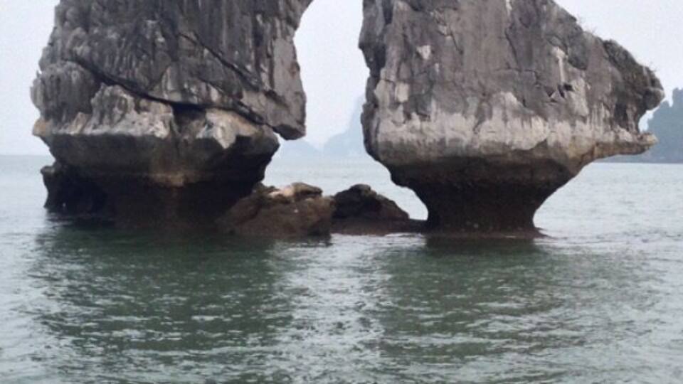 Cruising Halong Bay! Amazing!