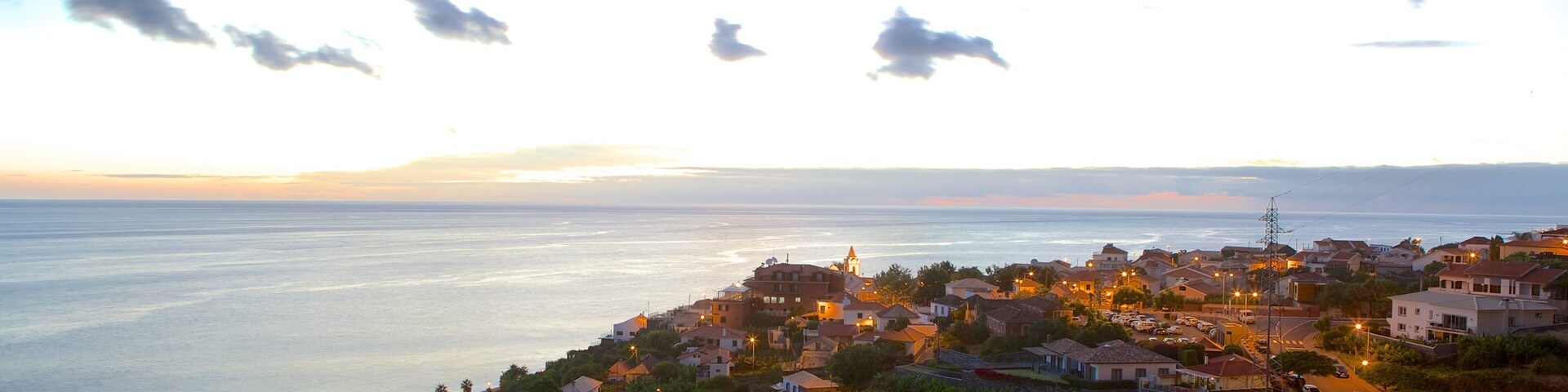 Paul do Mar que inclui um pôr do sol e uma cidade litorânea