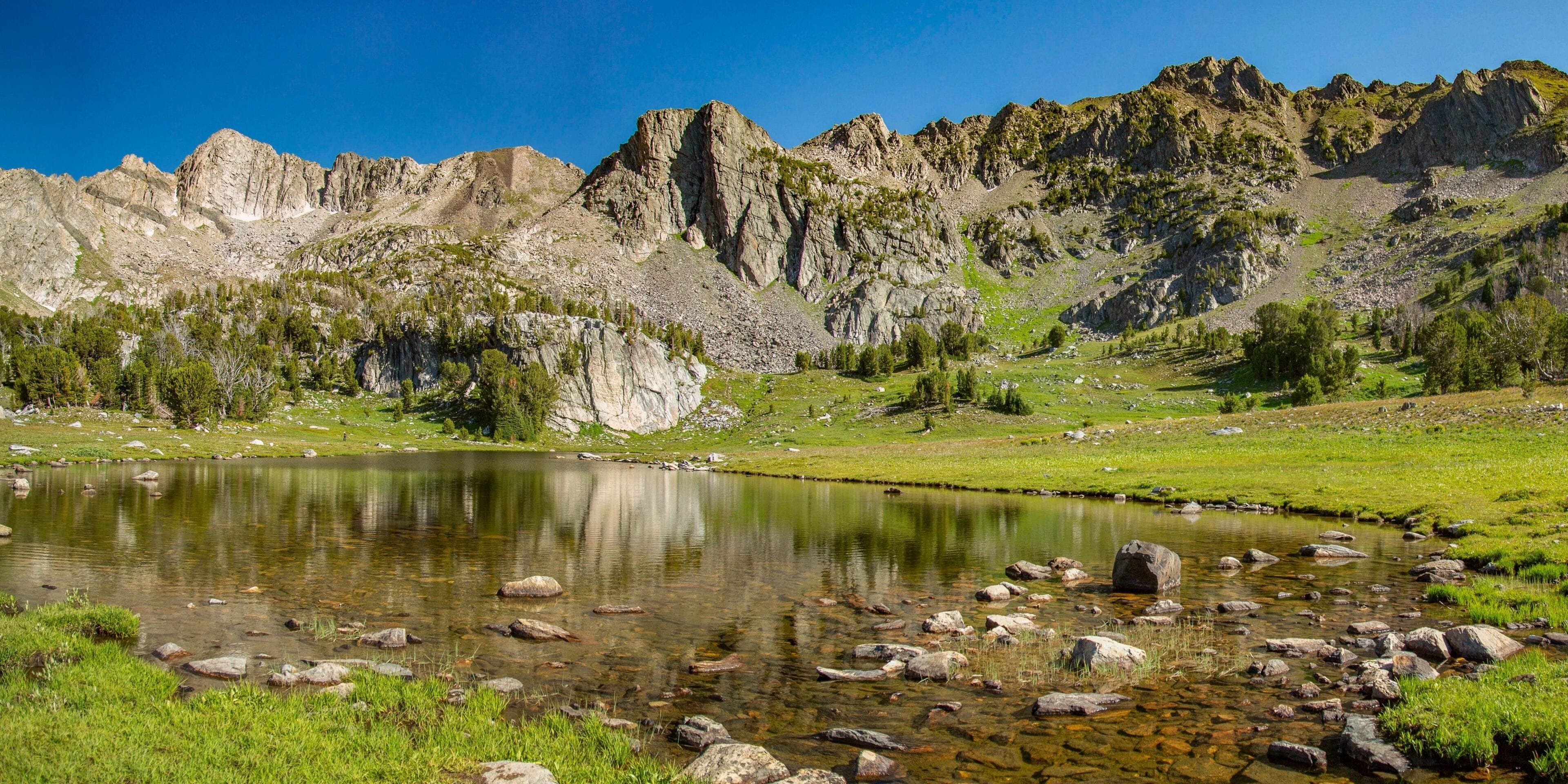 This was a great hike out of Big Sky Montana. It didn’t take long to get into the basin and to be surrounding by the dramatic rock formations. The wildflowers were incredible. We also saw a few pika and marmots along the way. 
#adventure #womenwhohike #hikingadventures