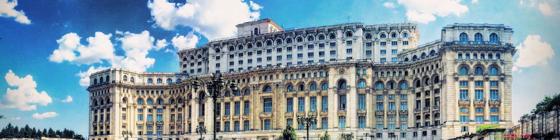 The second largest building in the world with over 1 million cubic metres of marble. It was very impressive in an obscene way.
#stunningstructures