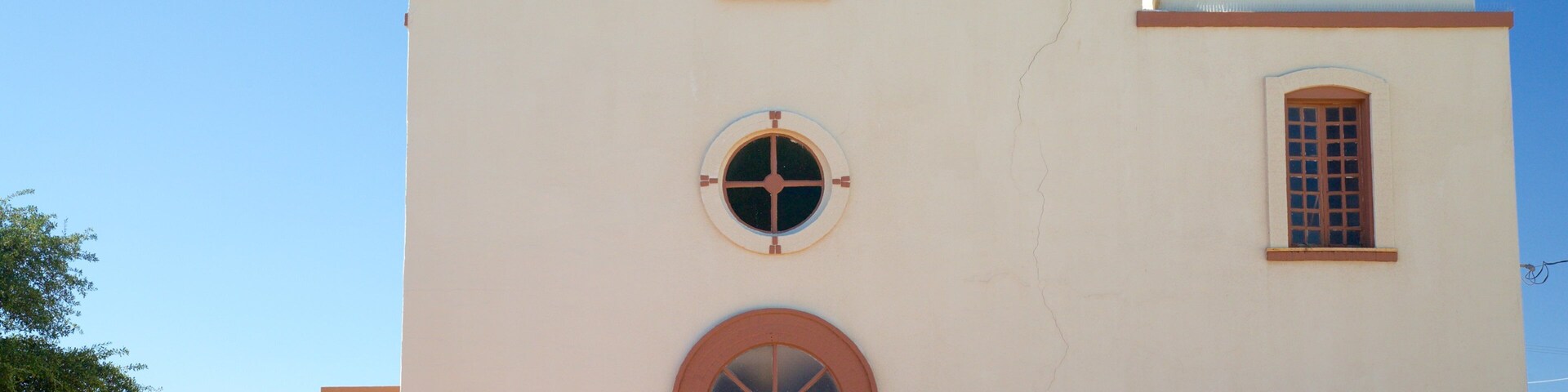 Big Bend Region which includes a church or cathedral