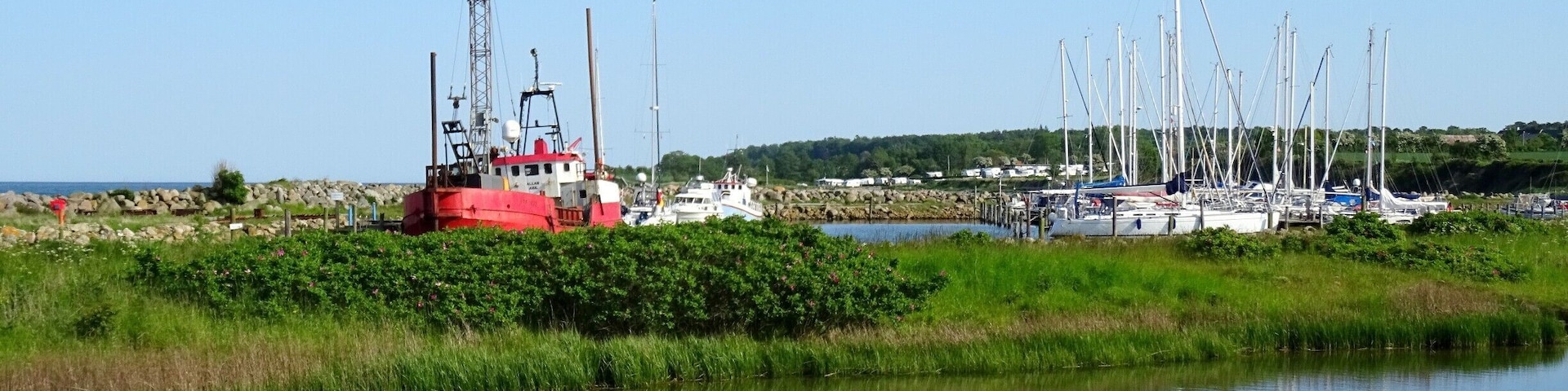 Went home to my childhood place. Took a walk down to sea and found this little harbor