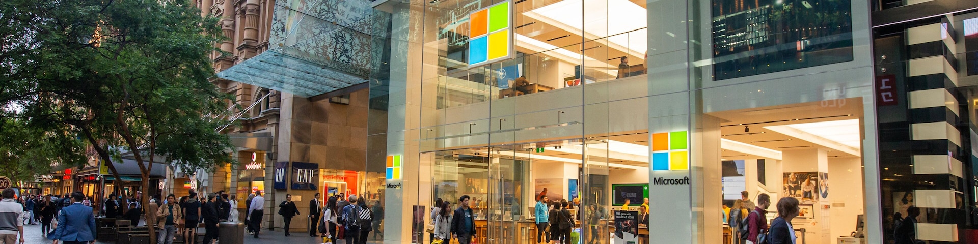 Pitt Street Mall featuring street scenes and a city