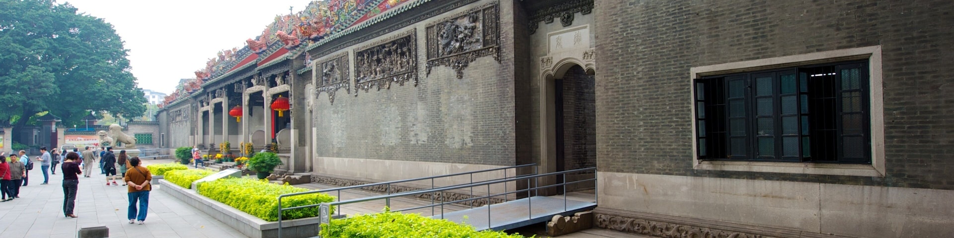 Guangdong Folk Art Museum showing street scenes, heritage architecture and a temple or place of worship