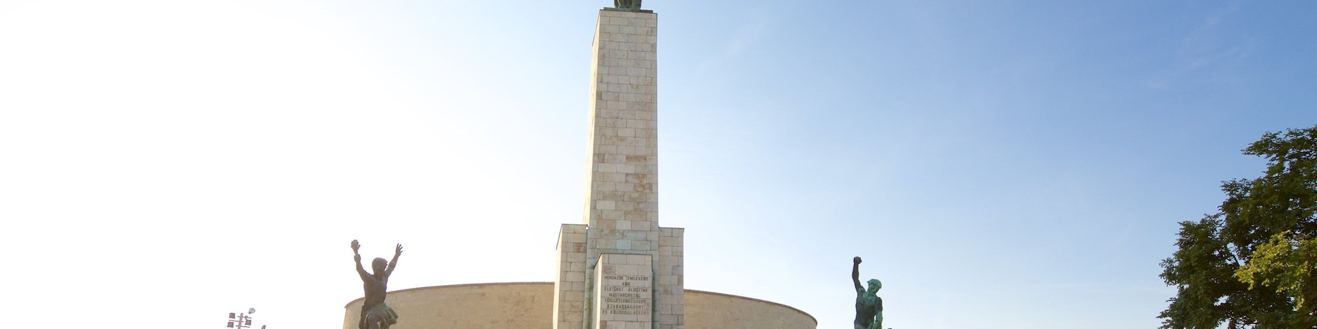 Liberty Statue showing a statue or sculpture and a monument
