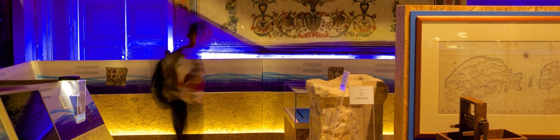 Museu Nacional de Arqueologia que inclui vistas internas