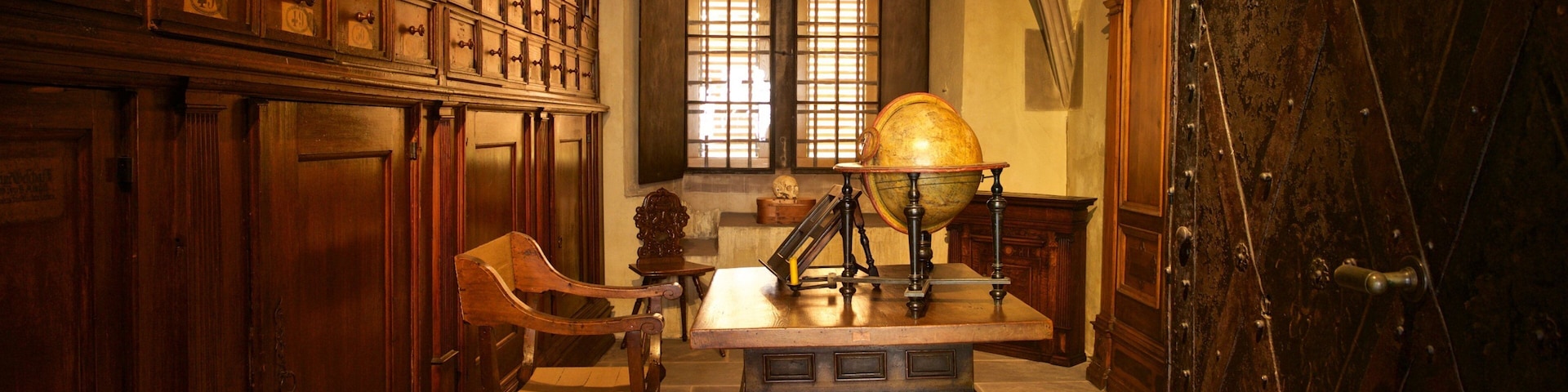 L\'Oeuvre Notre Dame Museum showing heritage elements and interior views