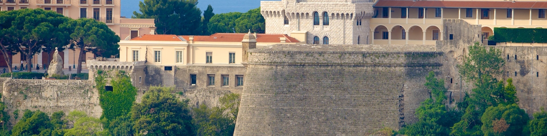 Prince\'s Palace which includes heritage architecture and a city