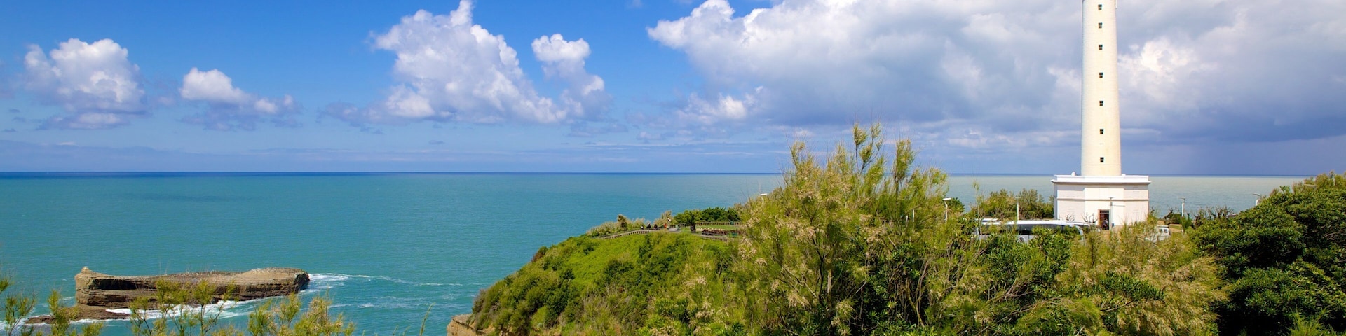 Aquitaine showing a lighthouse and general coastal views