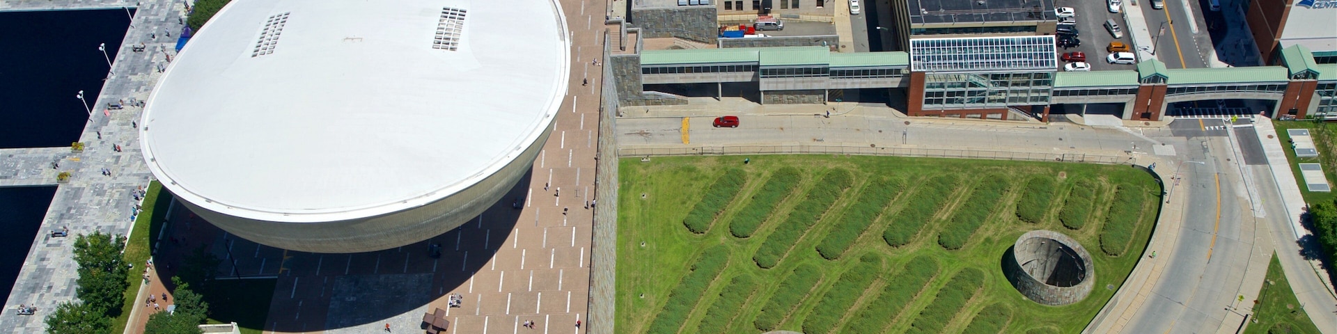 Corning Tower showing a city and a park