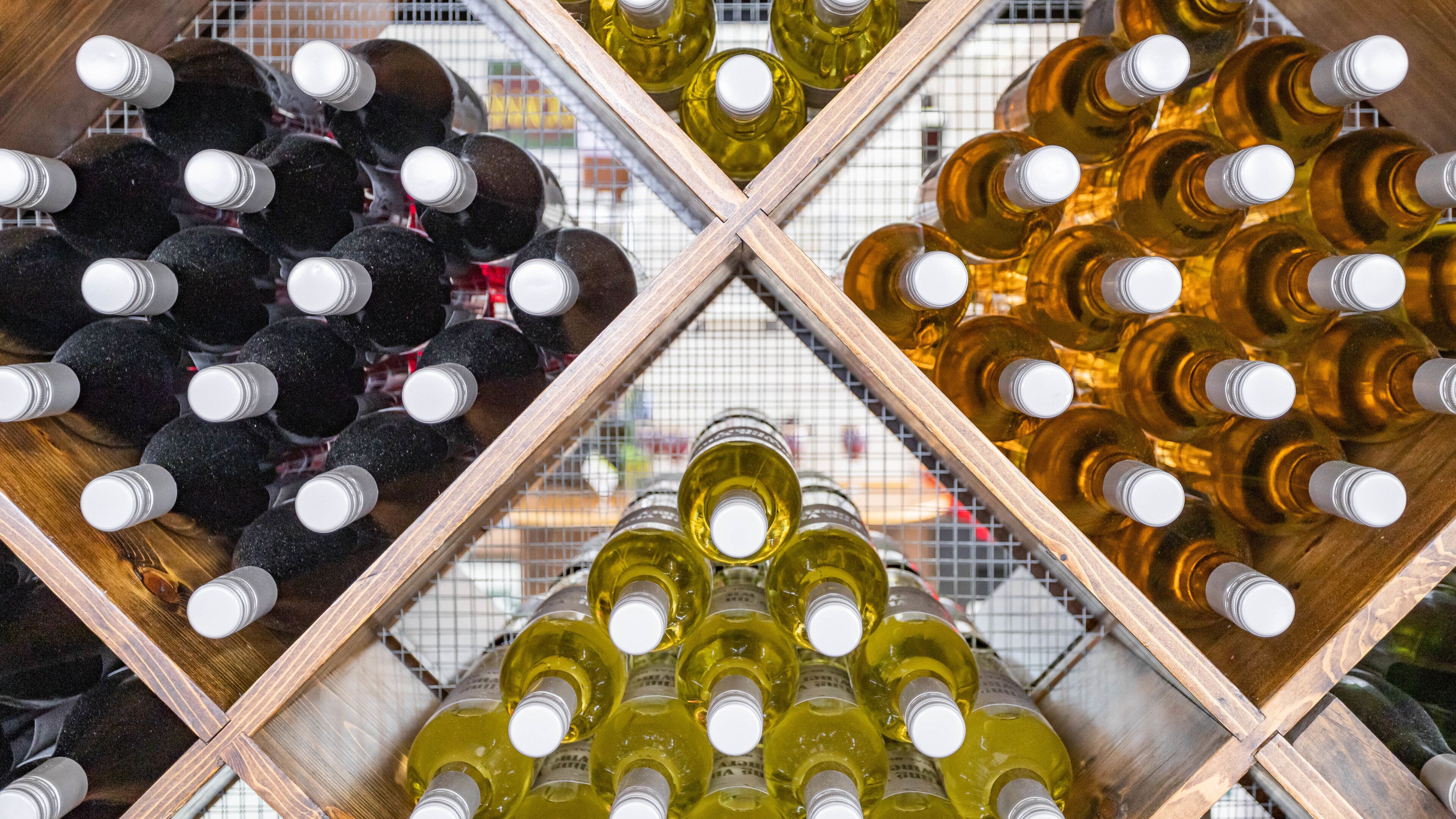 Curling Vine Winery showing drinks or beverages