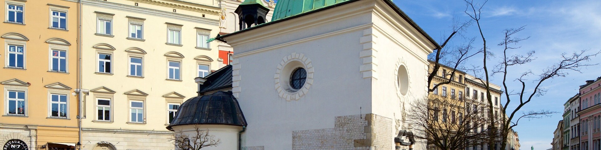 Praça Principal do Mercado mostrando uma praça ou plaza e cenas de rua