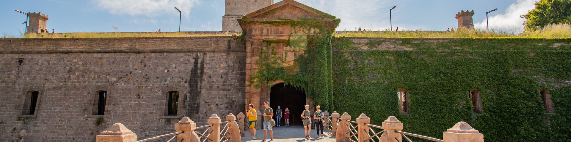 Montjuic Castle showing a bridge and heritage architecture