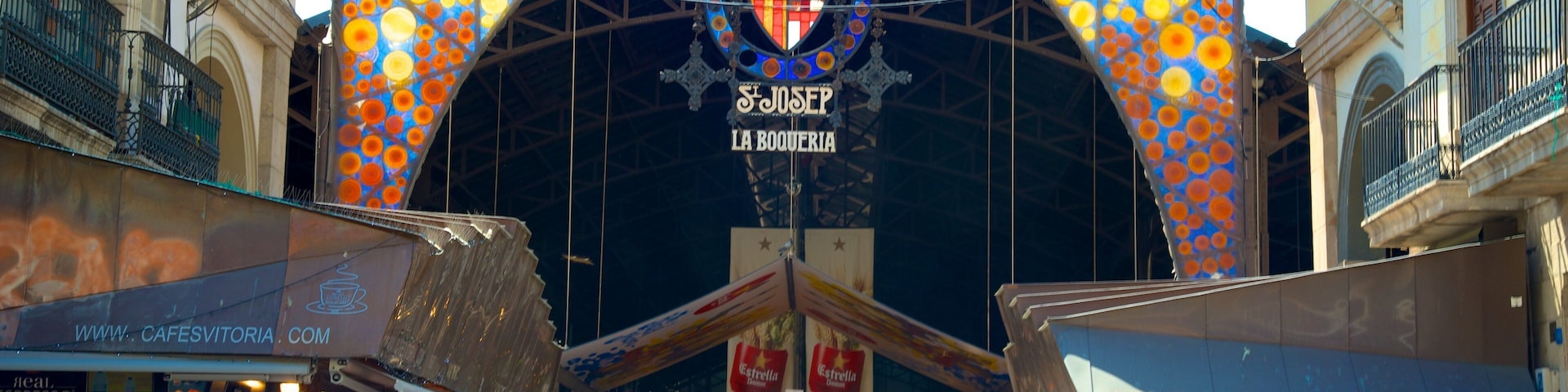 Mercado de la Boqueria mostrando cenas de rua, mercados e uma cidade