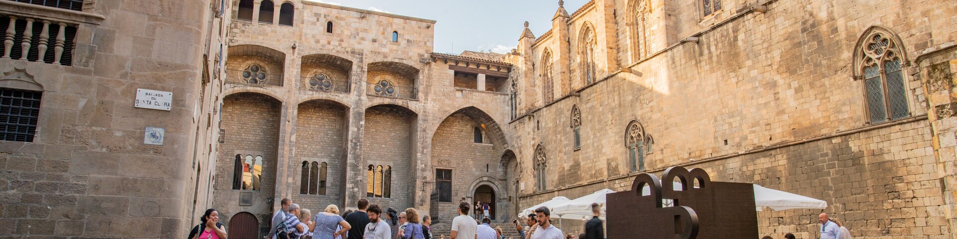 Placa del Rei featuring heritage elements and street scenes as well as a small group of people
