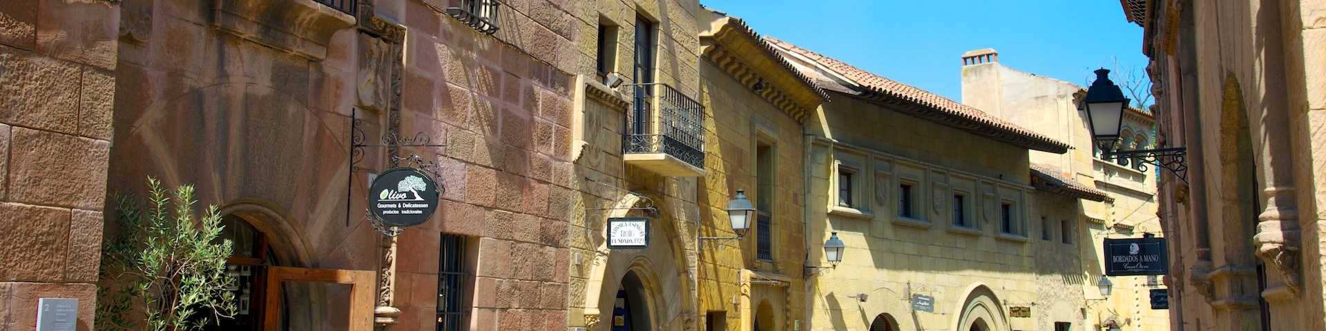 Poble Espanyol que inclui arquitetura de patrimônio e cenas de rua
