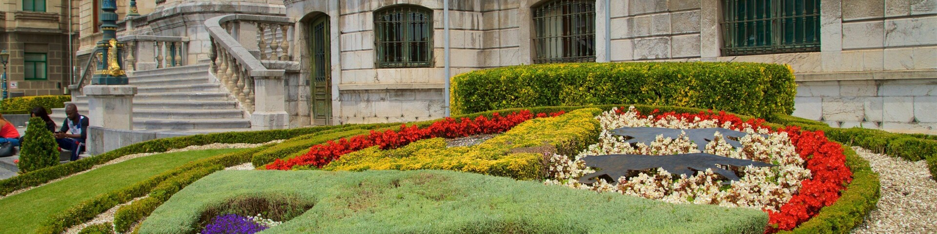 Bilbao City Hall featuring a fountain, a garden and heritage elements