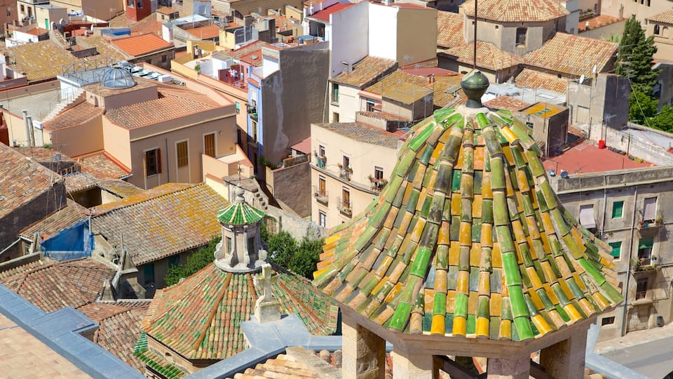 Catedral de Tarragona caracterizando uma cidade