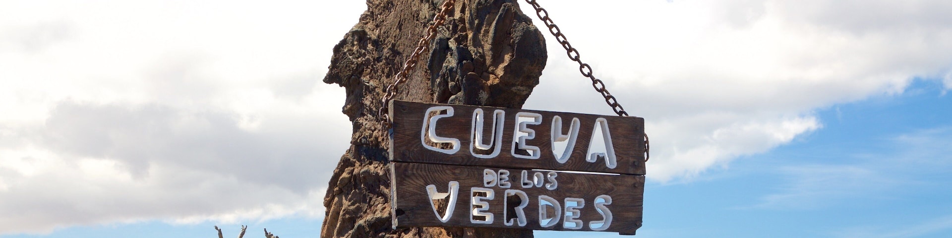 Los Verdes Cave showing signage
