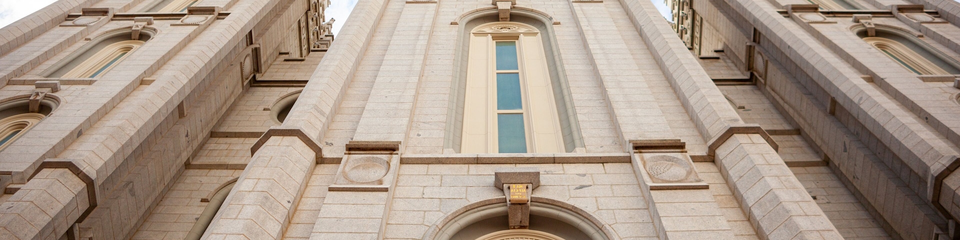 Salt Lake Temple which includes heritage architecture