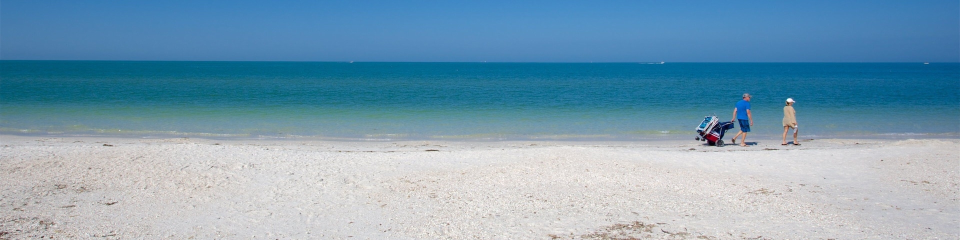 Barefoot Beach que inclui uma praia de areia e uma baía ou porto