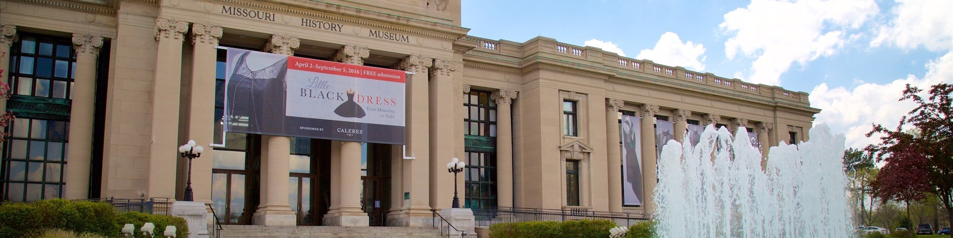 Missouri History Museum caracterizando uma fonte, sinalização e arquitetura de patrimônio