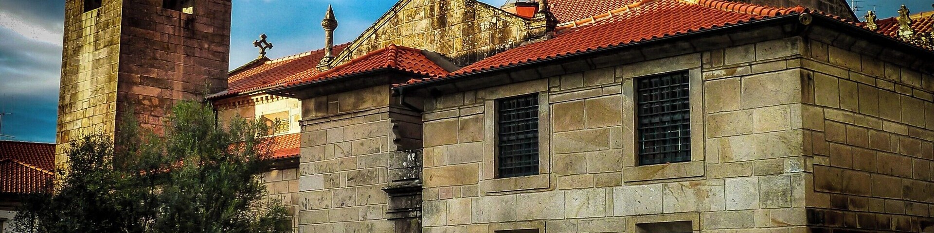 Ponte de Lima is a beautiful town located in the north of #Portugal and It is characterized by its medieval architecture and for the surrounding area, bathed by the Lima river. It's recognized as well as the oldest city in the country.
Discover more here: http://bit.ly/1Th020p