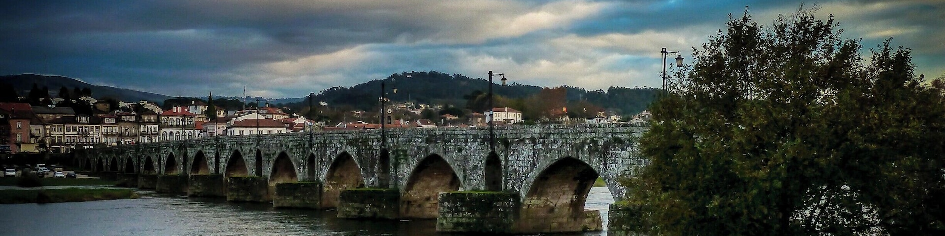 Ponte de Lima is a beautiful town located in the north of #Portugal and It is characterized by its medieval architecture and for the surrounding area, bathed by the Lima river. It's recognized as well as the oldest city in the country.
Discover more here: http://bit.ly/1Th020p