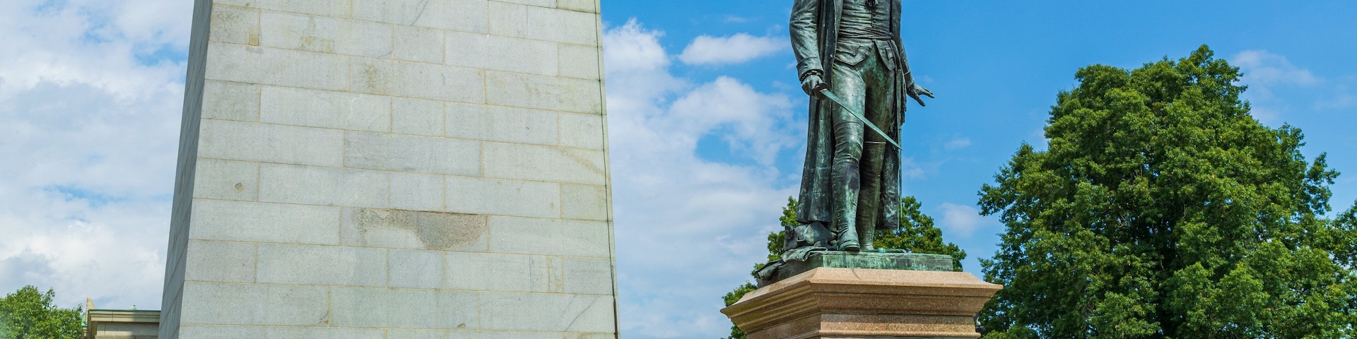 Bunker Hill Monument showing a monument and a statue or sculpture