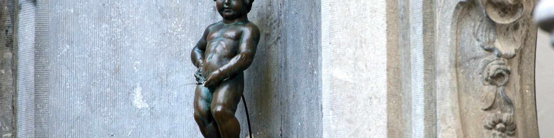 Manneken Pis Statue which includes a statue or sculpture and art