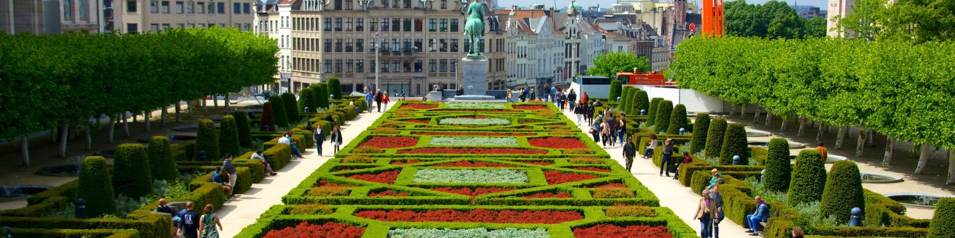 Mont des Arts featuring a park and a city