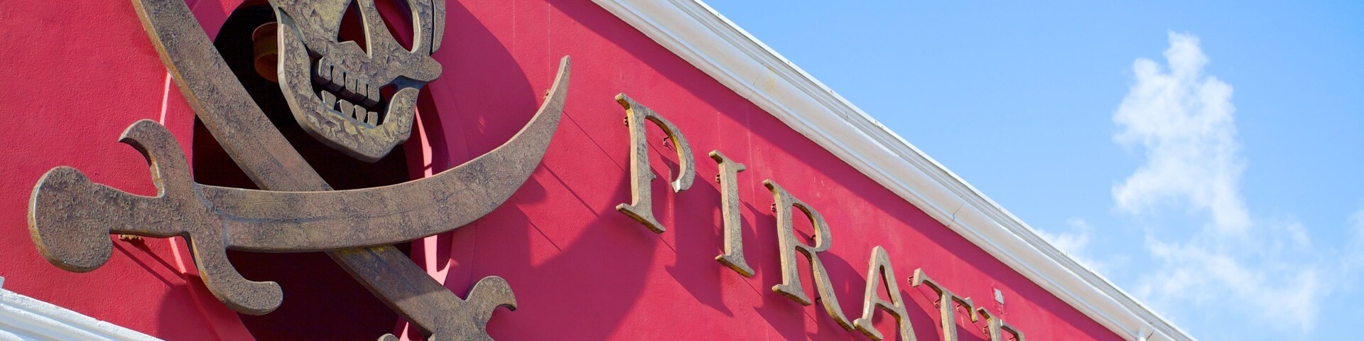 Pirates of Nassau Museum caracterizando sinalização