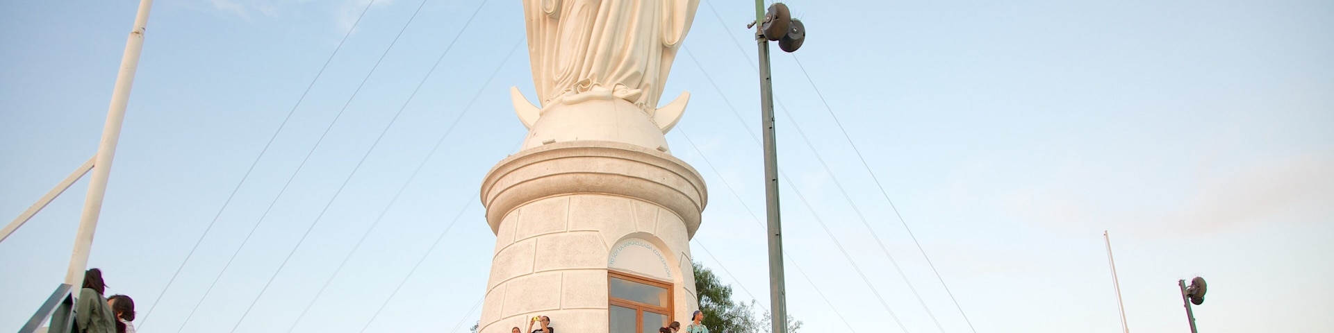 San Cristobal Hill showing a statue or sculpture, outdoor art and views