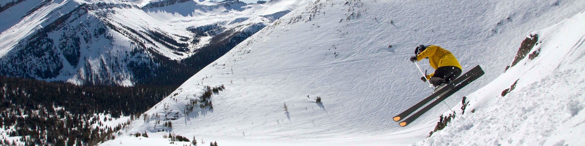 Lake Louise Mountain Resort que inclui neve, montanhas e esqui na neve