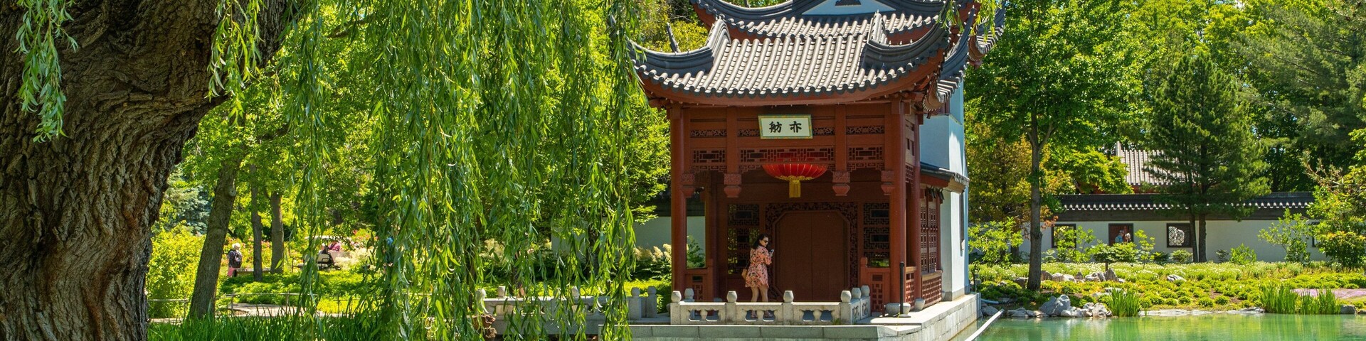 Montreal Botanical Garden which includes a pond and heritage elements