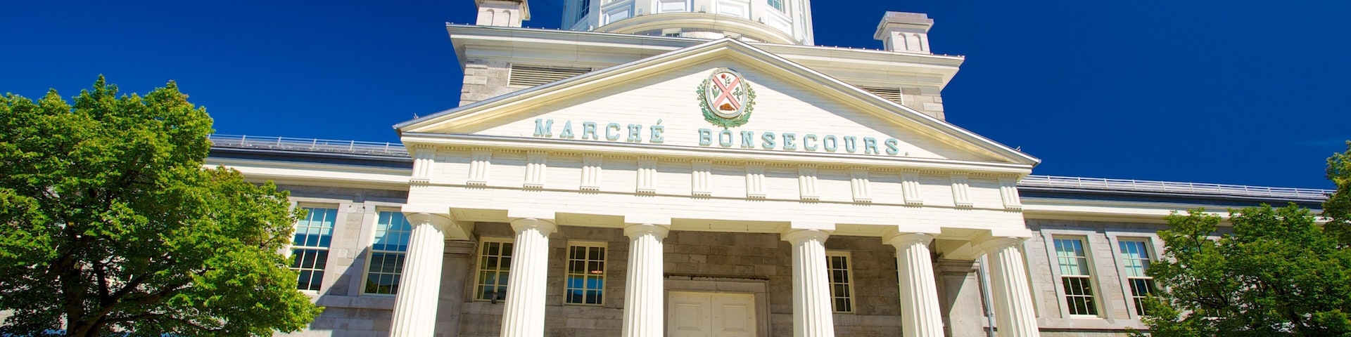 Bonsecours Market showing a city, heritage architecture and markets