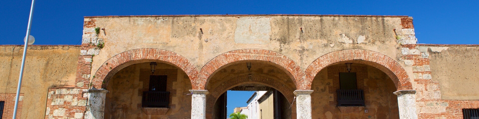 Fortaleza Ozama caracterizando elementos de patrimônio