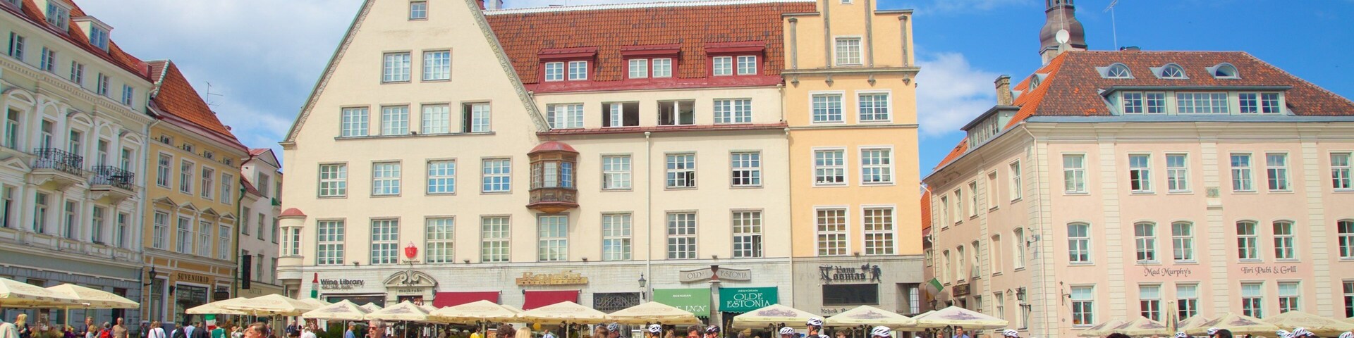 Praça da Prefeitura caracterizando arquitetura de patrimônio e uma praça ou plaza assim como um grande grupo de pessoas