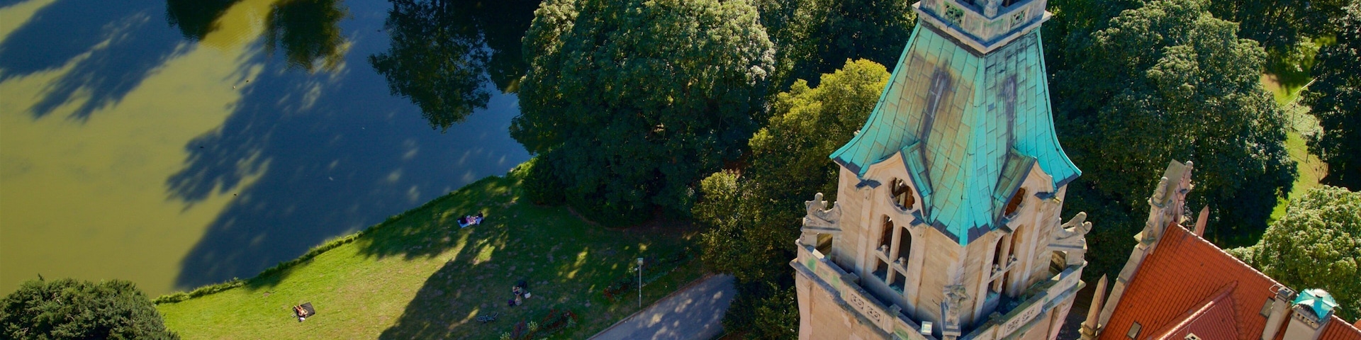 New Town Hall que inclui um parque e elementos de patrimônio