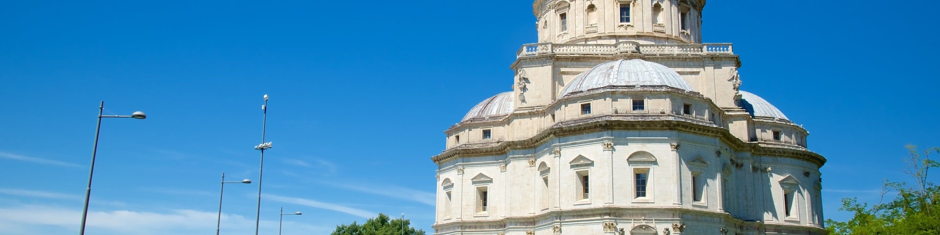 Santa Maria della Consolazione caracterizando uma igreja ou catedral e arquitetura de patrimônio