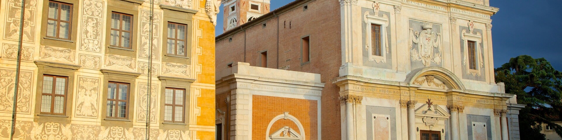 Santo Stefano dei Cavalieri mostrando arquitetura de patrimônio, uma praça ou plaza e uma igreja ou catedral