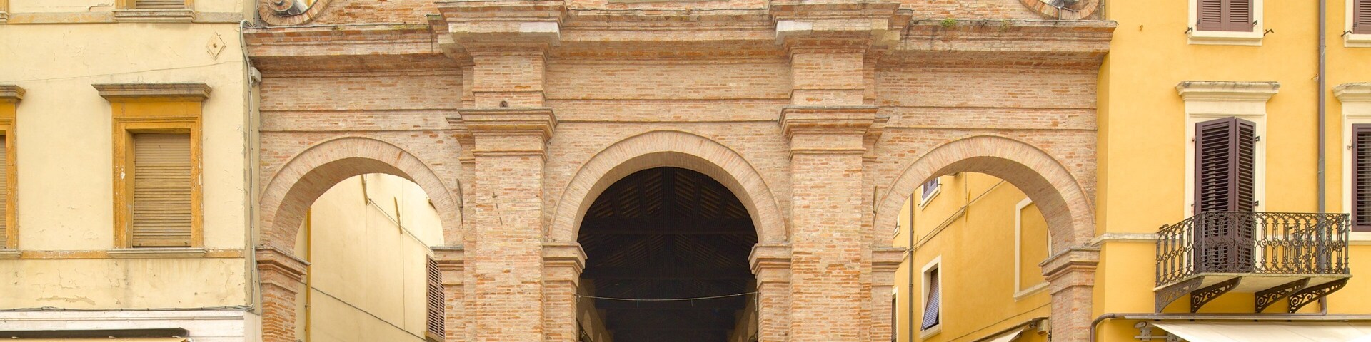 Antica Pescheria which includes heritage elements and street scenes