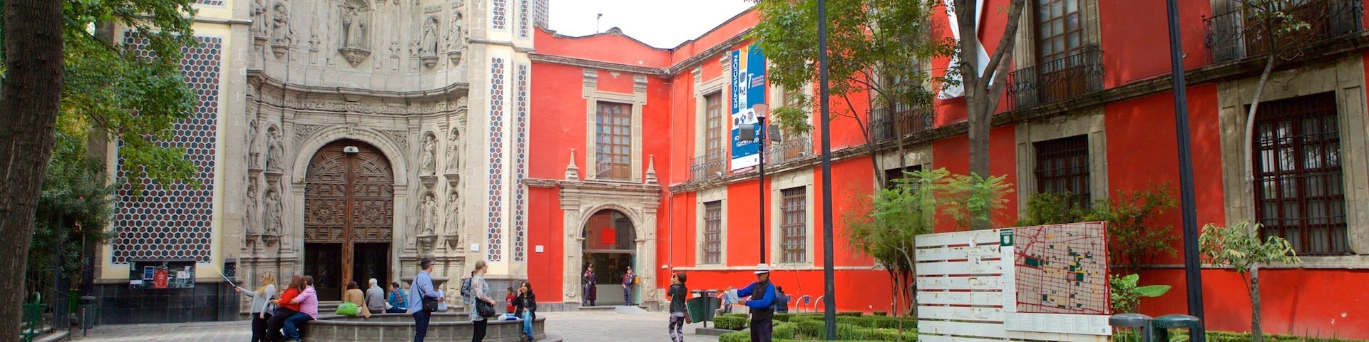 Museo Franz Mayer featuring a square or plaza and a garden