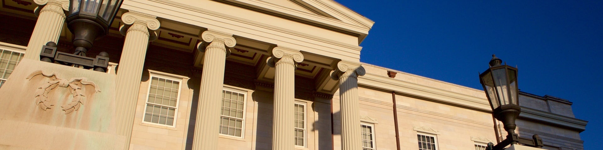 Mississippi State Capitol featuring heritage elements, an administrative buidling and heritage architecture
