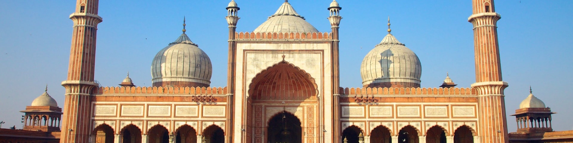 Jama Masjid featuring a square or plaza, a mosque and street scenes