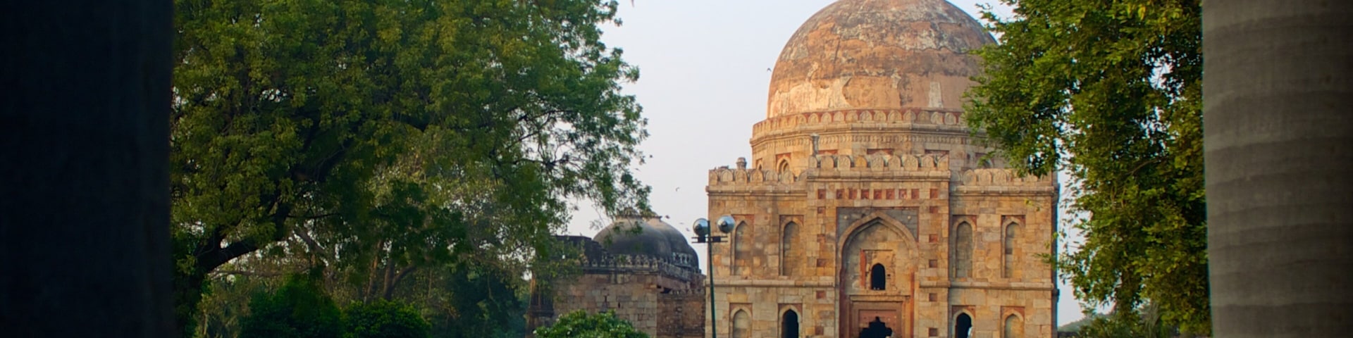 Jardim de Lodhi caracterizando elementos de patrimônio e um jardim
