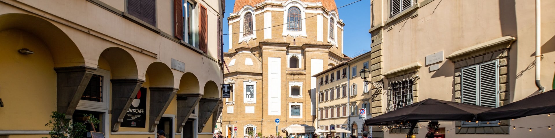 Medici Chapels which includes street scenes and heritage elements