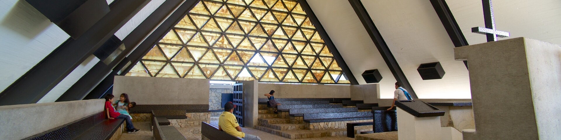 Capilla de la Paz which includes interior views, religious elements and a church or cathedral