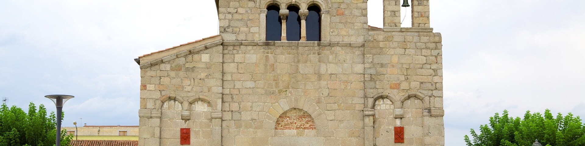 Basílica de San Simplicio que inclui aspectos religiosos, uma igreja ou catedral e arquitetura de patrimônio
