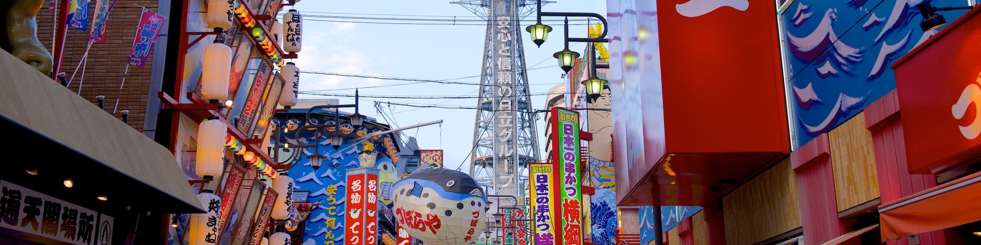 Torre de Tsutenkaku que inclui cenas de rua e uma cidade